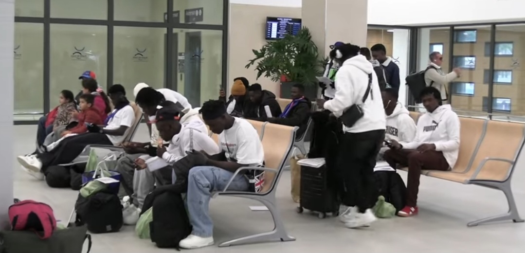 Ceuta inicia 2026 con un nuevo traslado de migrantes desde el CETI